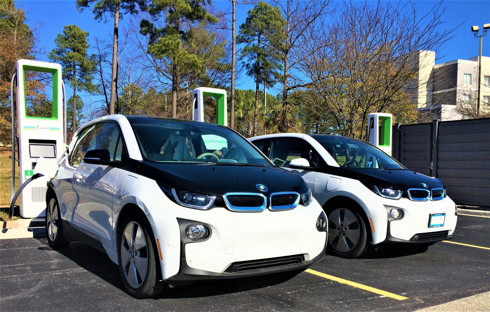 Motivating and educating an electric vehicle owner - E Smart Way